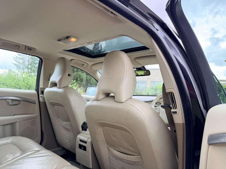 Melns Volvo XC70 2010 Šilalė, ar dzinēja tilpumu 2.40 L un nobraukumu 190 tūkst. km par 2600 €, foto 10 vietnē AUTOMOTO.COM.LV