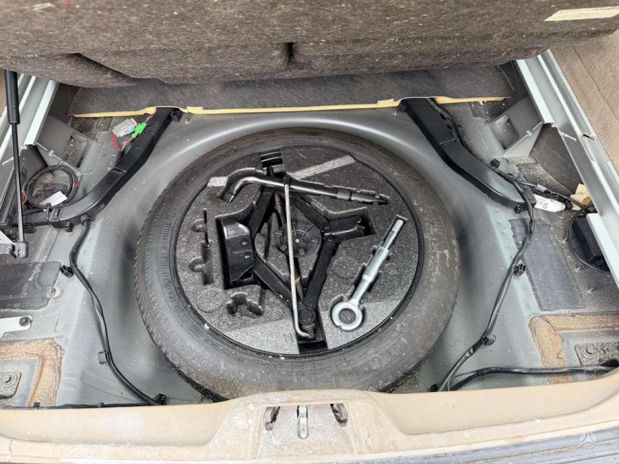 Melns Volvo XC70 2010 Šilalė, ar dzinēja tilpumu 2.40 L un nobraukumu 190 tūkst. km par 2600 €, foto 12 vietnē AUTOMOTO.COM.LV