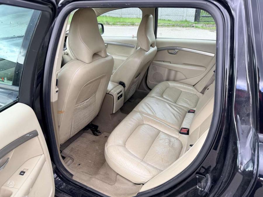 Melns Volvo XC70 2010 Šilalė, ar dzinēja tilpumu 2.40 L un nobraukumu 190 tūkst. km par 2600 €, foto 13 vietnē AUTOMOTO.COM.LV