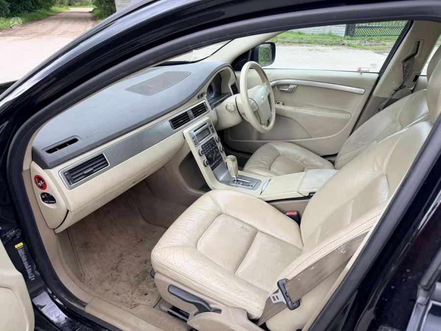 Melns Volvo XC70 2010 Šilalė, ar dzinēja tilpumu 2.40 L un nobraukumu 190 tūkst. km par 2600 €, foto 14 vietnē AUTOMOTO.COM.LV