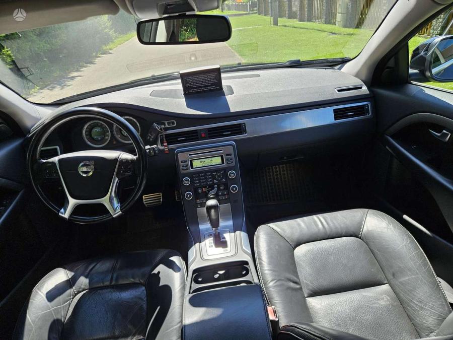 Melns Volvo XC70 2010 Marijampole, ar dzinēja tilpumu 1.98 L un nobraukumu 340 tūkst. km par 6500 €, foto 8 vietnē AUTOMOTO.COM.LV
