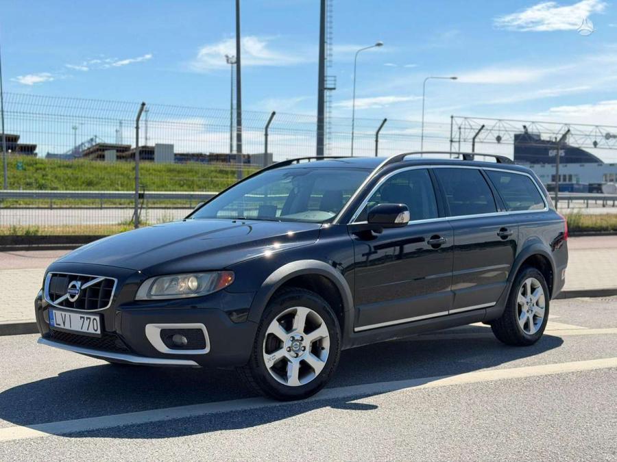 Black Volvo XC70 2010 in Klaipeda, with an engine capacity of 2.00 L and mileage of 293 thousand km for 6000 €, photo 1 on AUTOMOTO.COM.LV