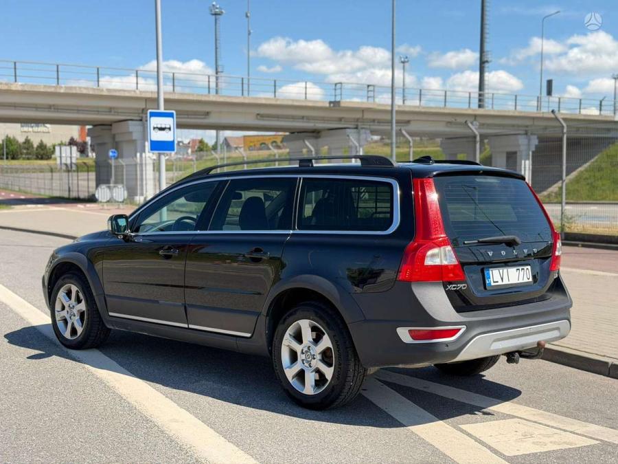 Black Volvo XC70 2010 in Klaipeda, with an engine capacity of 2.00 L and mileage of 293 thousand km for 6000 €, photo 3 on AUTOMOTO.COM.LV
