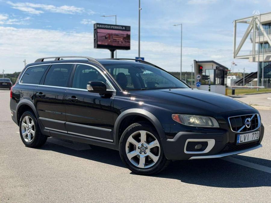 Black Volvo XC70 2010 in Klaipeda, with an engine capacity of 2.00 L and mileage of 293 thousand km for 6000 €, photo 4 on AUTOMOTO.COM.LV