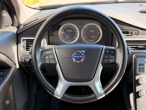Black Volvo XC70 2010 in Vilnius, with an engine capacity of 2.40 L and mileage of 280 thousand km for 8300 €, photo 11 on AUTOMOTO.COM.LV