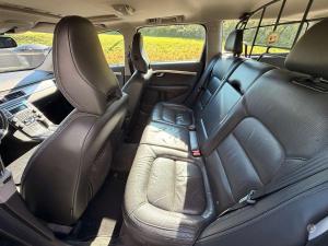 Black Volvo XC70 2010 in Vilnius, with an engine capacity of 2.40 L and mileage of 280 thousand km for 8300 €, photo 14 on AUTOMOTO.COM.LV