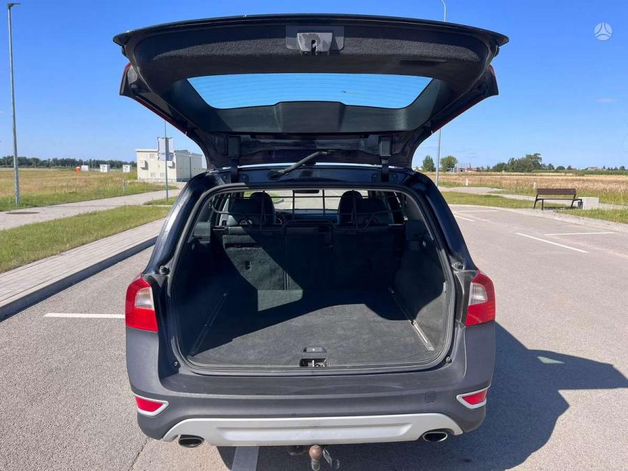 Black Volvo XC70 2010 in Marijampole, with an engine capacity of 2.40 L and mileage of 321 thousand km for 5200 €, photo 6 on AUTOMOTO.COM.LV