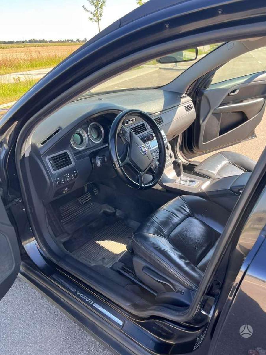 Black Volvo XC70 2010 in Marijampole, with an engine capacity of 2.40 L and mileage of 321 thousand km for 5200 €, photo 9 on AUTOMOTO.COM.LV