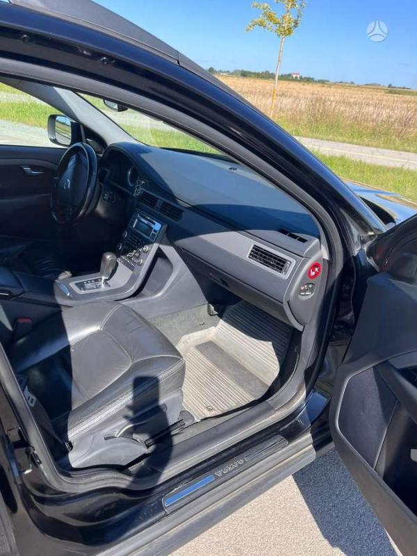 Melns Volvo XC70 2010 Marijampole, ar dzinēja tilpumu 2.40 L un nobraukumu 321 tūkst. km par 5200 €, foto 10 vietnē AUTOMOTO.COM.LV