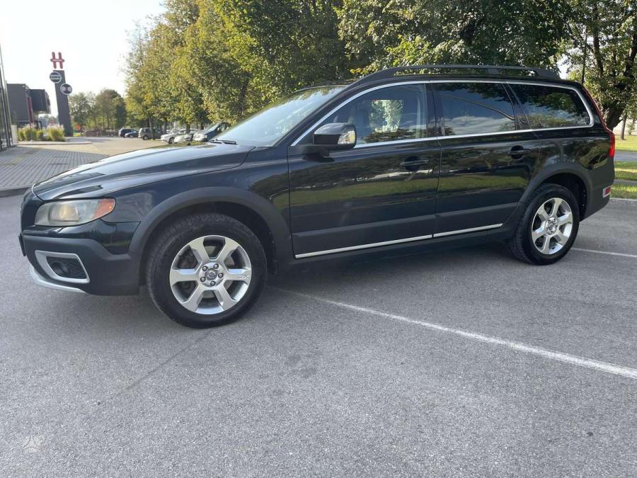 Black Volvo XC70 2010 in Kaunas, with an engine capacity of 1.98 L and mileage of 293 thousand km for 6250 €, photo 8 on AUTOMOTO.COM.LV