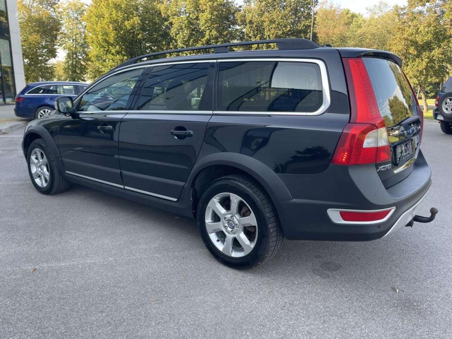 Black Volvo XC70 2010 in Kaunas, with an engine capacity of 1.98 L and mileage of 293 thousand km for 6250 €, photo 12 on AUTOMOTO.COM.LV