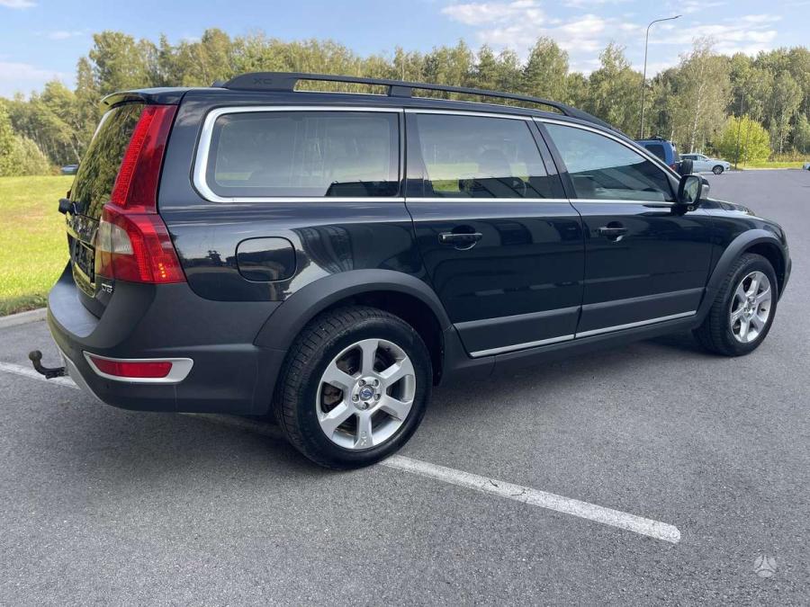 Black Volvo XC70 2010 in Kaunas, with an engine capacity of 1.98 L and mileage of 293 thousand km for 6250 €, photo 16 on AUTOMOTO.COM.LV