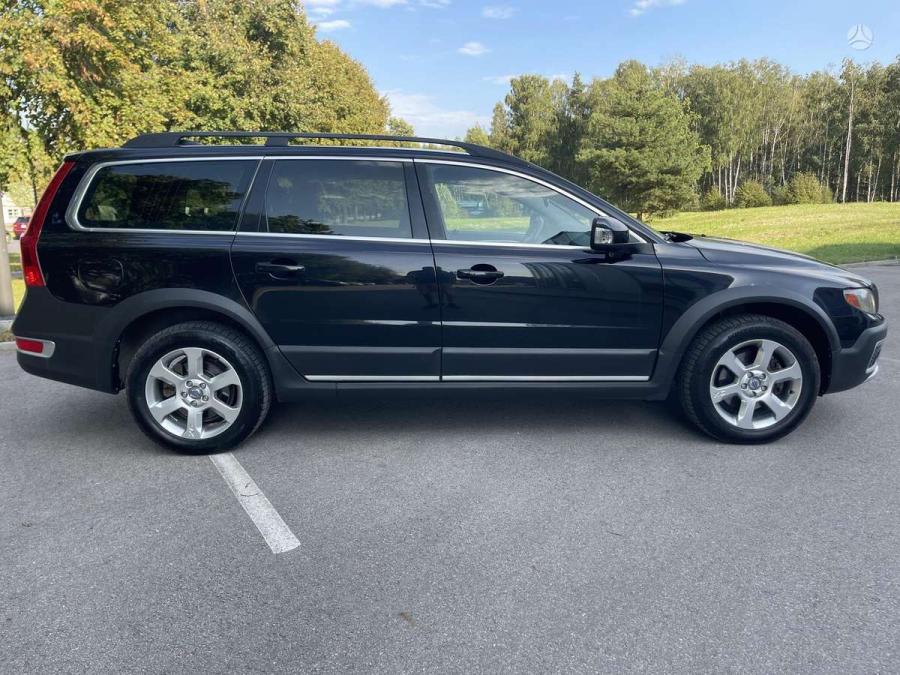 Black Volvo XC70 2010 in Kaunas, with an engine capacity of 1.98 L and mileage of 293 thousand km for 6250 €, photo 17 on AUTOMOTO.COM.LV