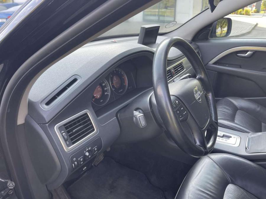 Black Volvo XC70 2010 in Kaunas, with an engine capacity of 1.98 L and mileage of 293 thousand km for 6250 €, photo 19 on AUTOMOTO.COM.LV