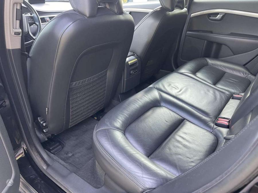 Black Volvo XC70 2010 in Kaunas, with an engine capacity of 1.98 L and mileage of 293 thousand km for 6250 €, photo 24 on AUTOMOTO.COM.LV