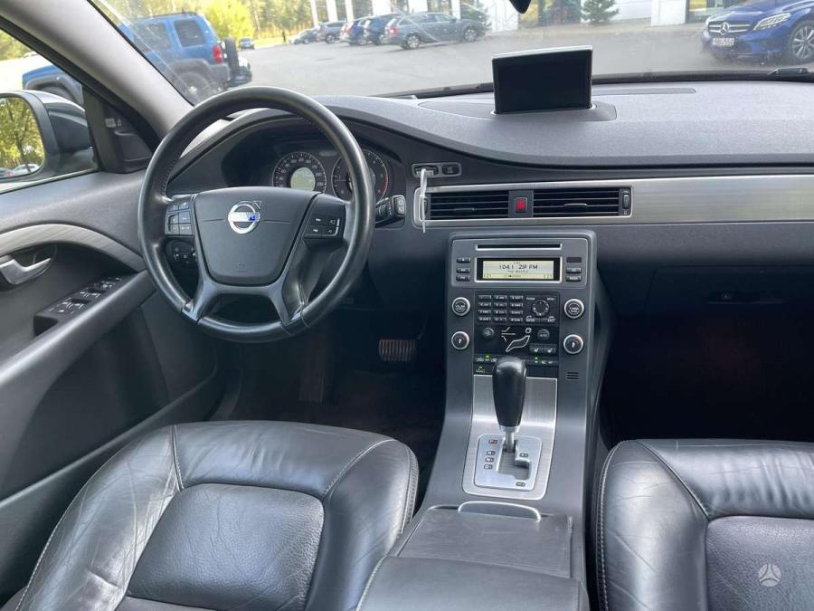 Black Volvo XC70 2010 in Kaunas, with an engine capacity of 1.98 L and mileage of 293 thousand km for 6250 €, photo 26 on AUTOMOTO.COM.LV