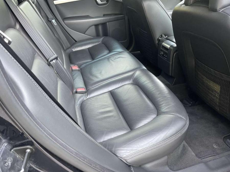 Black Volvo XC70 2010 in Kaunas, with an engine capacity of 1.98 L and mileage of 293 thousand km for 6250 €, photo 27 on AUTOMOTO.COM.LV