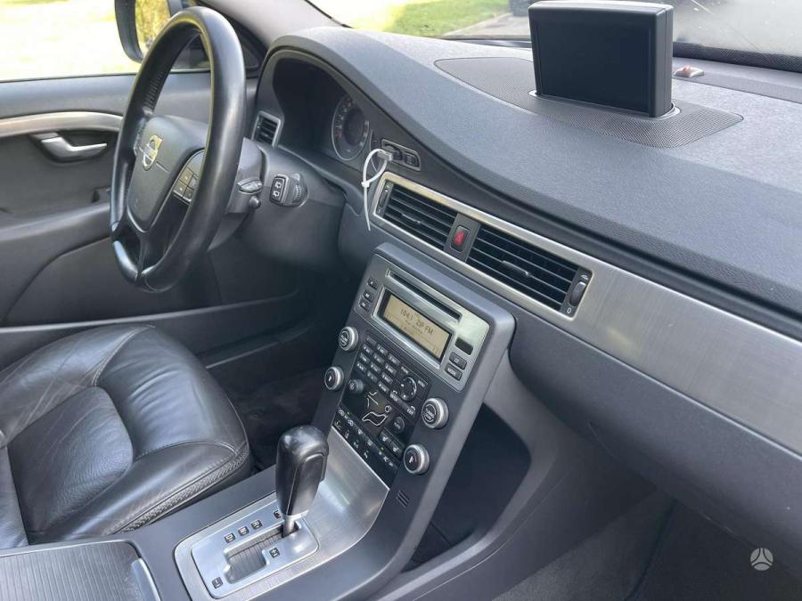 Black Volvo XC70 2010 in Kaunas, with an engine capacity of 1.98 L and mileage of 293 thousand km for 6250 €, photo 29 on AUTOMOTO.COM.LV