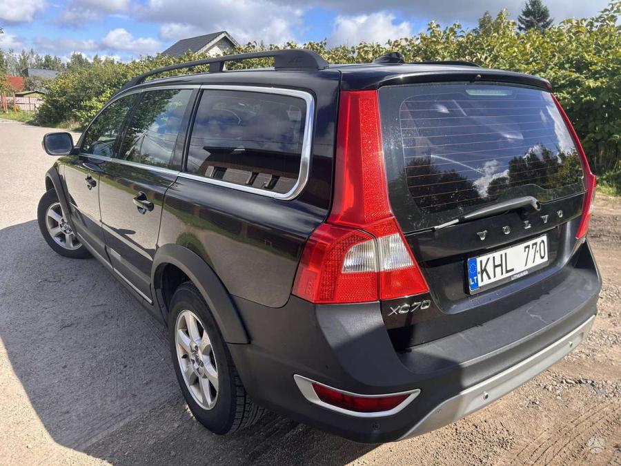 Melns Volvo XC70 2010 Viļņa, ar dzinēja tilpumu 3.19 L un nobraukumu 340 tūkst. km par 6500 €, foto 5 vietnē AUTOMOTO.COM.LV