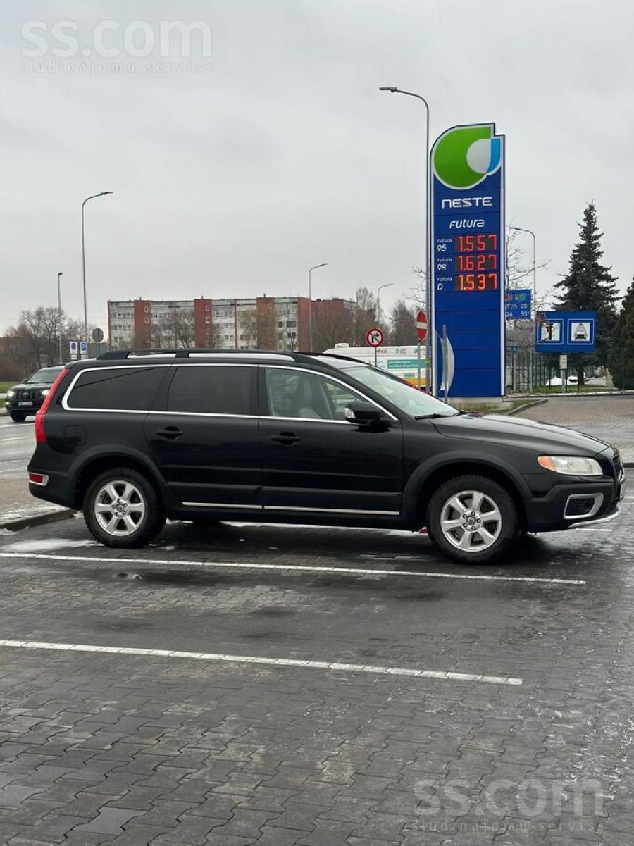 Melns Volvo XC70 2011 Rīga, ar dzinēja tilpumu 2.40 L un nobraukumu 293 tūkst. km par 6900 €, foto 2 vietnē AUTOMOTO.COM.LV
