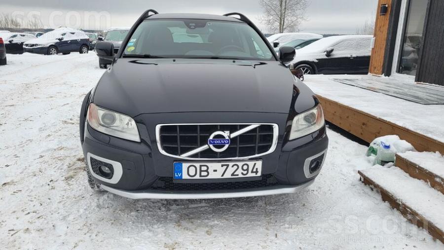 Black Volvo XC70 2011 in Riga, with an engine capacity of 2.40 L and mileage of 317 thousand km for 8350 €, photo 2 on AUTOMOTO.COM.LV