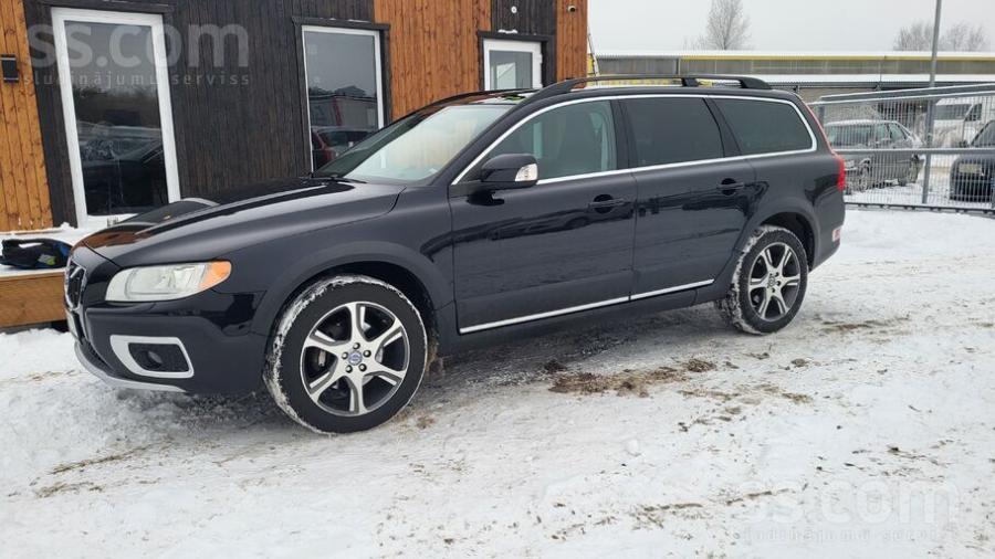 Black Volvo XC70 2011 in Riga, with an engine capacity of 2.40 L and mileage of 317 thousand km for 8350 €, photo 3 on AUTOMOTO.COM.LV
