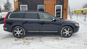 Black Volvo XC70 2011 in Riga, with an engine capacity of 2.40 L and mileage of 317 thousand km for 8350 €, photo 4 on AUTOMOTO.COM.LV