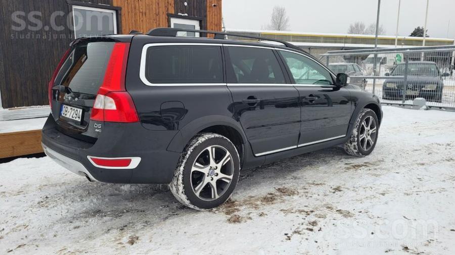 Black Volvo XC70 2011 in Riga, with an engine capacity of 2.40 L and mileage of 317 thousand km for 8350 €, photo 11 on AUTOMOTO.COM.LV