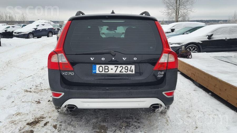 Black Volvo XC70 2011 in Riga, with an engine capacity of 2.40 L and mileage of 317 thousand km for 8350 €, photo 12 on AUTOMOTO.COM.LV