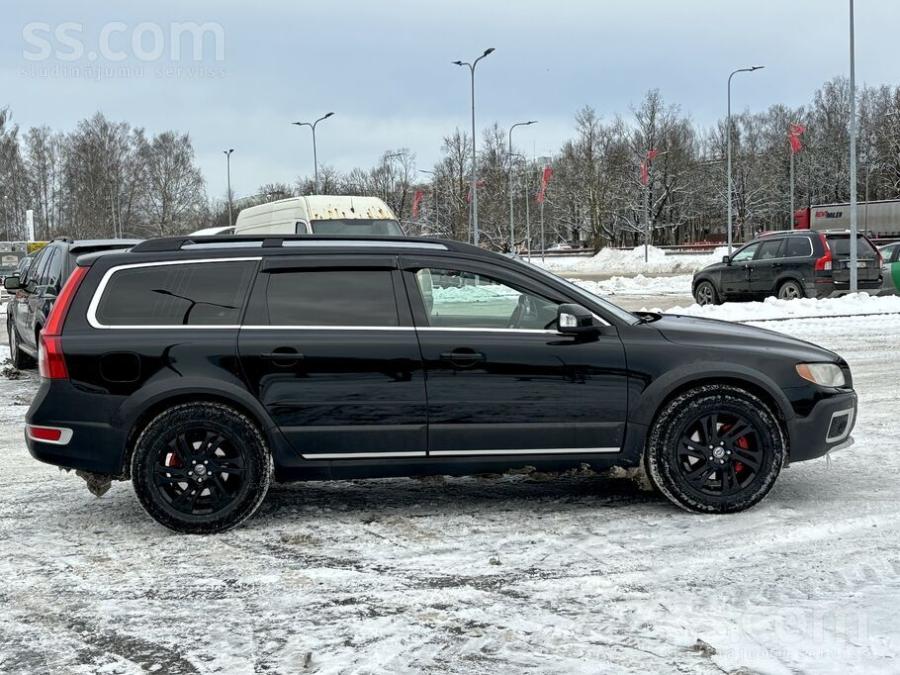 Black Volvo XC70 2011 in Riga, with an engine capacity of 2.40 L and mileage of 307 thousand km for 7900 €, photo 6 on AUTOMOTO.COM.LV