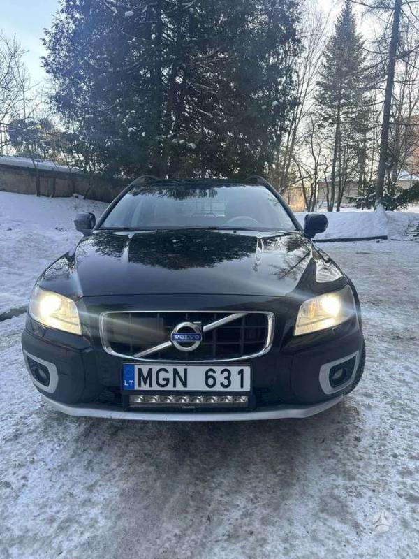 Black Volvo XC70 2011 in Kaunas, with an engine capacity of 2.40 L and mileage of 349 thousand km for 6500 €, photo 3 on AUTOMOTO.COM.LV
