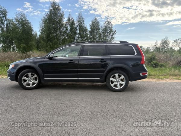Black Volvo XC70 2011 in Voru, with an engine capacity of 2.40 L and mileage of 308 thousand km for 8999 €, photo 2 on AUTOMOTO.COM.LV