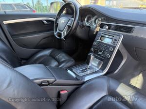 Black Volvo XC70 2011 in Voru, with an engine capacity of 2.40 L and mileage of 308 thousand km for 8999 €, photo 5 on AUTOMOTO.COM.LV
