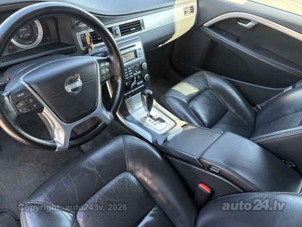 Black Volvo XC70 2011 in Voru, with an engine capacity of 2.40 L and mileage of 308 thousand km for 8999 €, photo 6 on AUTOMOTO.COM.LV