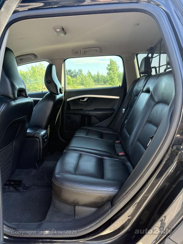 Black Volvo XC70 2011 in Voru, with an engine capacity of 2.40 L and mileage of 308 thousand km for 8999 €, photo 9 on AUTOMOTO.COM.LV