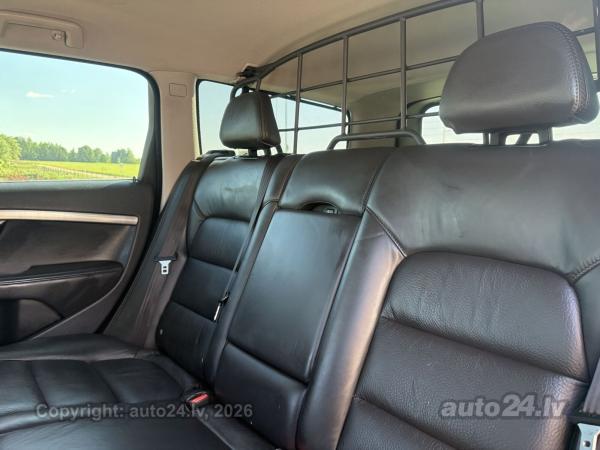 Black Volvo XC70 2011 in Voru, with an engine capacity of 2.40 L and mileage of 308 thousand km for 8999 €, photo 10 on AUTOMOTO.COM.LV