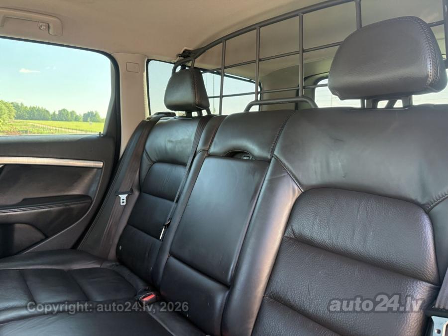 Black Volvo XC70 2011 in Voru, with an engine capacity of 2.40 L and mileage of 308 thousand km for 8999 €, photo 11 on AUTOMOTO.COM.LV