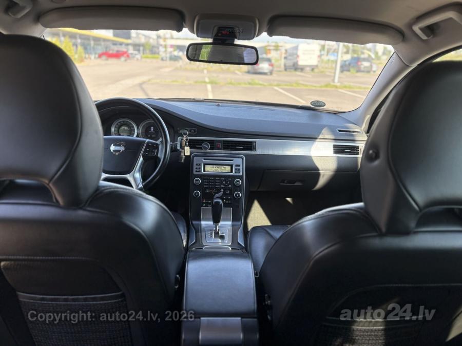 Black Volvo XC70 2011 in Voru, with an engine capacity of 2.40 L and mileage of 308 thousand km for 8999 €, photo 12 on AUTOMOTO.COM.LV