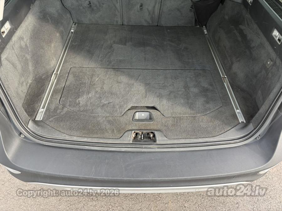 Black Volvo XC70 2011 in Voru, with an engine capacity of 2.40 L and mileage of 308 thousand km for 8999 €, photo 19 on AUTOMOTO.COM.LV