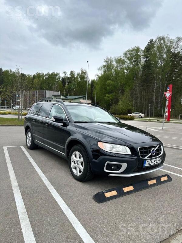 Black Volvo XC70 2011 in Riga, with an engine capacity of 2.40 L and mileage of 304 thousand km for 5000 €, photo 2 on AUTOMOTO.COM.LV