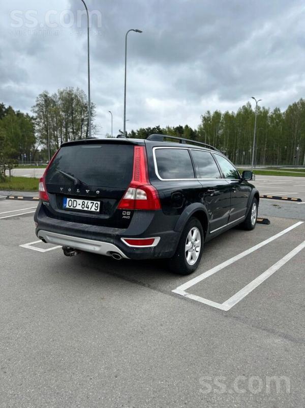 Black Volvo XC70 2011 in Riga, with an engine capacity of 2.40 L and mileage of 304 thousand km for 5000 €, photo 3 on AUTOMOTO.COM.LV