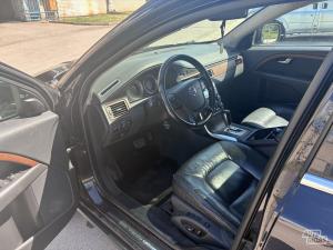 Black Volvo XC70 2011 in Siauliai, with an engine capacity of 3.20 L and mileage of 2781 thousand km for 7300 €, photo 8 on AUTOMOTO.COM.LV