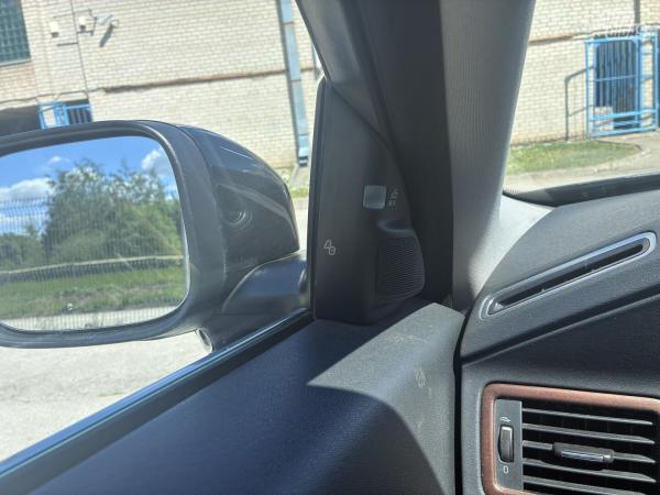 Black Volvo XC70 2011 in Siauliai, with an engine capacity of 3.20 L and mileage of 2781 thousand km for 7300 €, photo 8 on AUTOMOTO.COM.LV