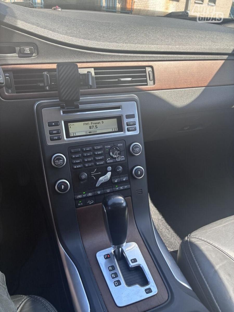 Black Volvo XC70 2011 in Siauliai, with an engine capacity of 3.20 L and mileage of 2781 thousand km for 7300 €, photo 11 on AUTOMOTO.COM.LV