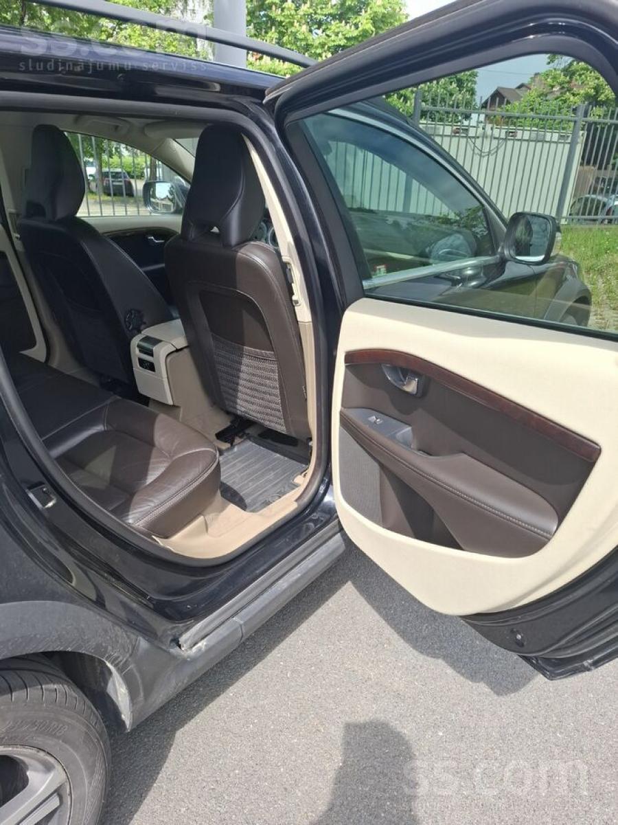 Melns Volvo XC70 2011 Rīga, ar dzinēja tilpumu 2.00 L un nobraukumu 291 tūkst. km par 7500 €, foto 9 vietnē AUTOMOTO.COM.LV