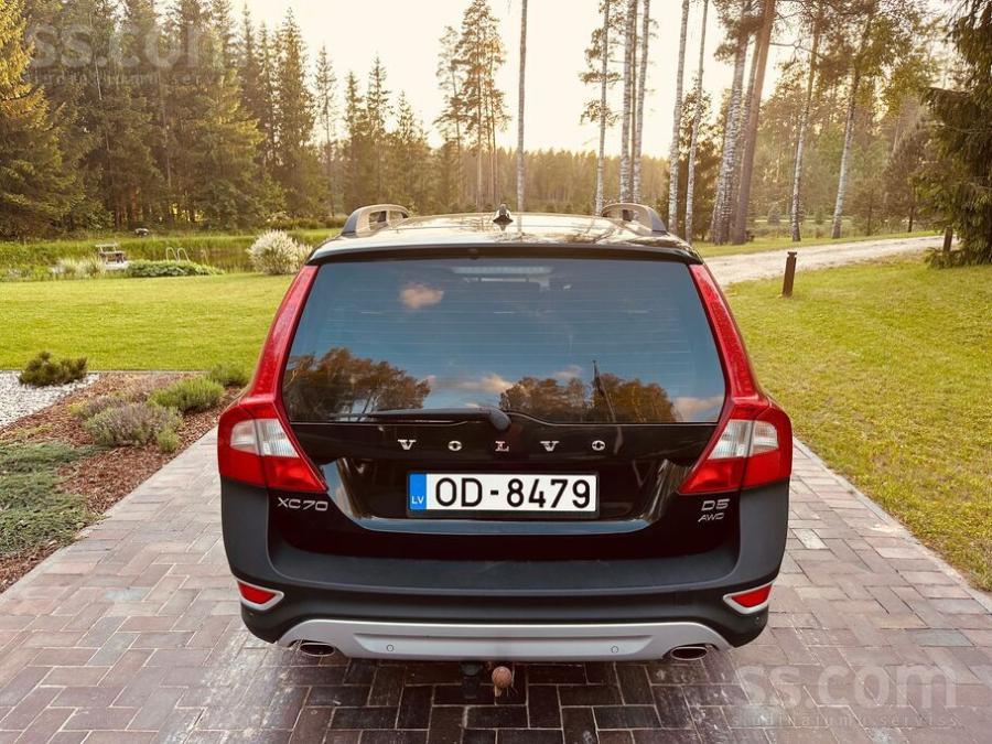 Melns Volvo XC70 2011 Rīga, ar dzinēja tilpumu 2.40 L un nobraukumu 293 tūkst. km par 6500 €, foto 9 vietnē AUTOMOTO.COM.LV