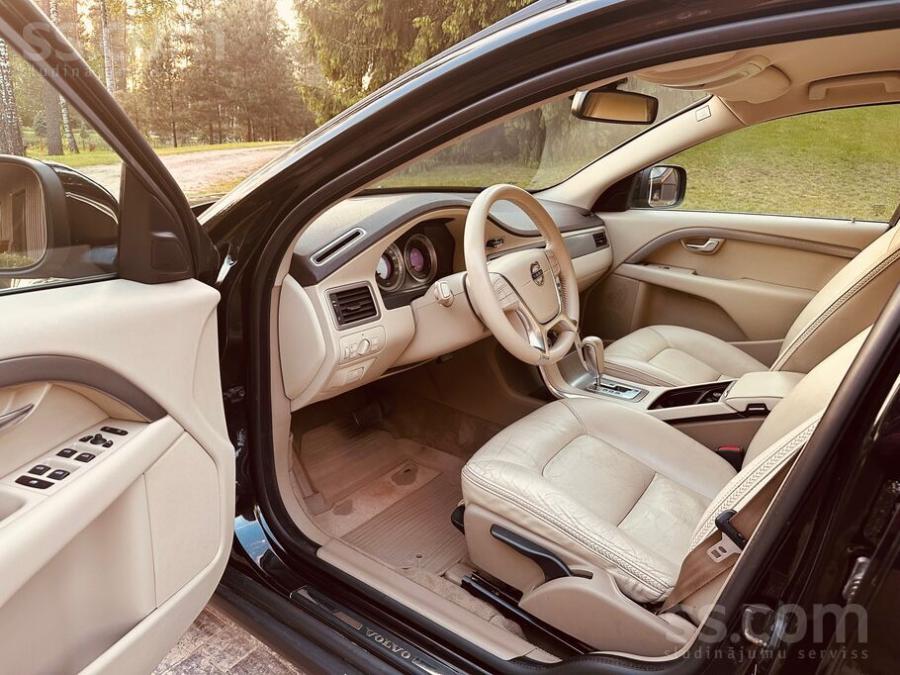 Melns Volvo XC70 2011 Rīga, ar dzinēja tilpumu 2.40 L un nobraukumu 293 tūkst. km par 6500 €, foto 14 vietnē AUTOMOTO.COM.LV