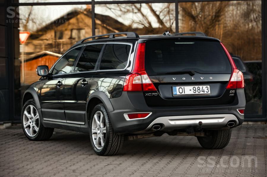 Melns Volvo XC70 2011 Jelgava, ar dzinēja tilpumu 2.40 L un nobraukumu 0 tūkst. km par 9150 €, foto 13 vietnē AUTOMOTO.COM.LV