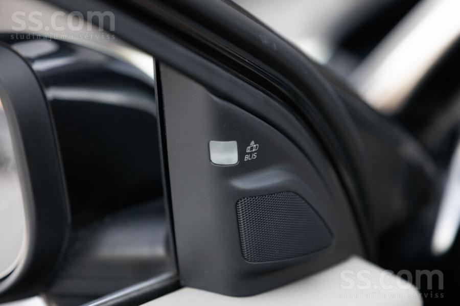Melns Volvo XC70 2011 Jelgava, ar dzinēja tilpumu 2.40 L un nobraukumu 0 tūkst. km par 9150 €, foto 19 vietnē AUTOMOTO.COM.LV