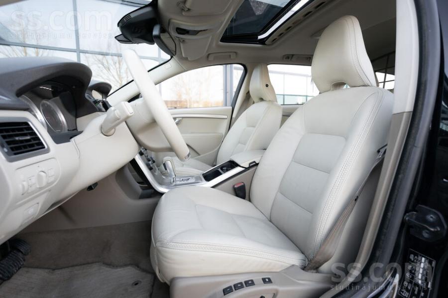 Melns Volvo XC70 2011 Jelgava, ar dzinēja tilpumu 2.40 L un nobraukumu 0 tūkst. km par 9150 €, foto 20 vietnē AUTOMOTO.COM.LV